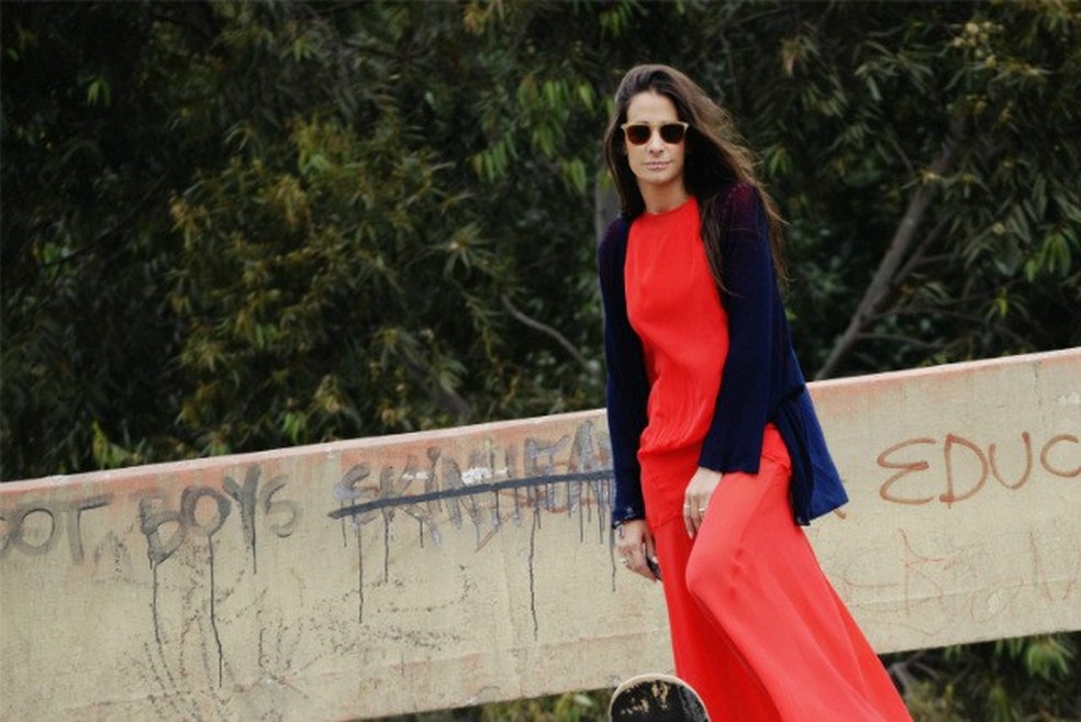 Paula Raia posa para editorial em clima de streetwear