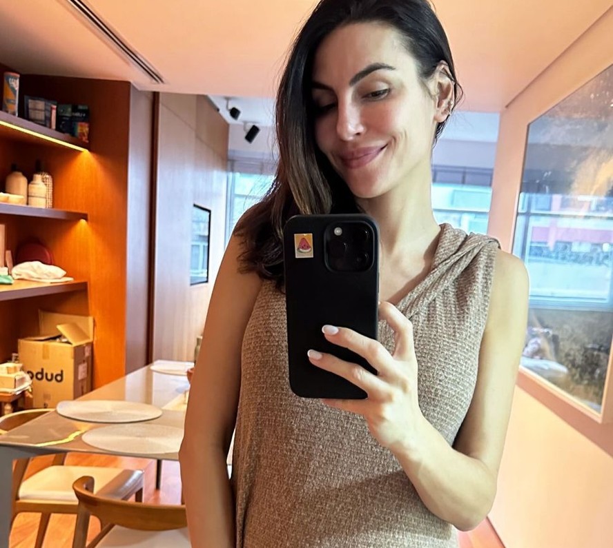 Mel Fronckowiak exibe barriguinha da segunda gestação