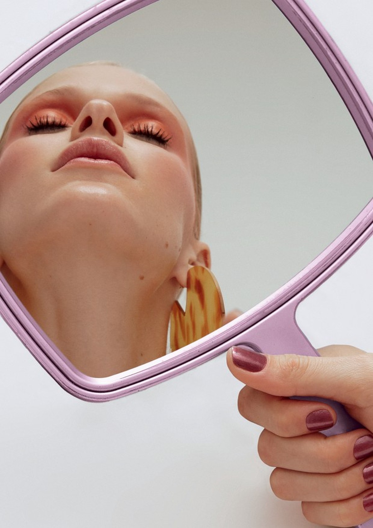 5 espelhos de maquiagem com luz LED para garantir um visual impecável