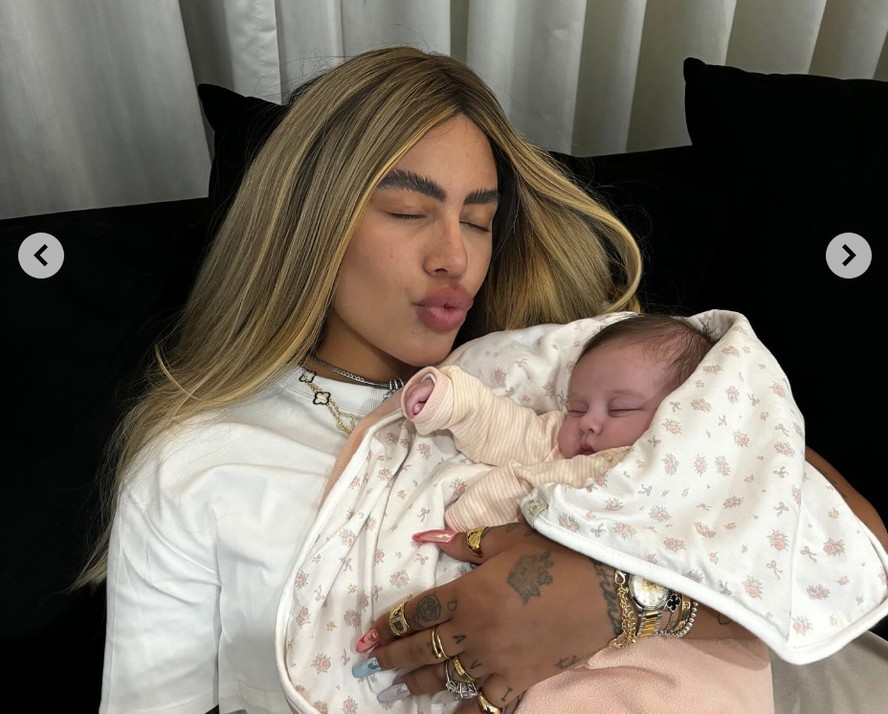 Rafaella Santos posta foto com a sobrinha Helena