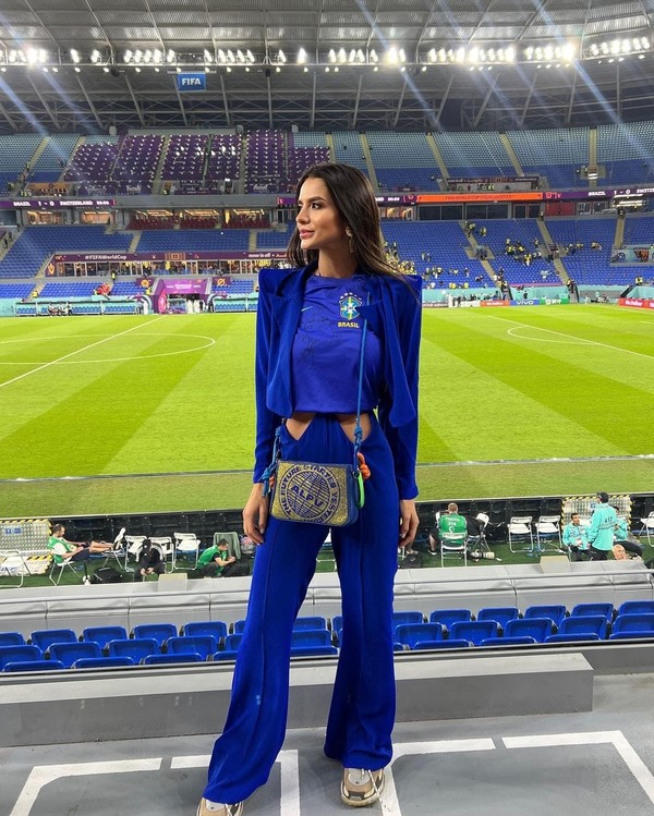 Jéssica Turini elege look elegante para jogo do Brasil