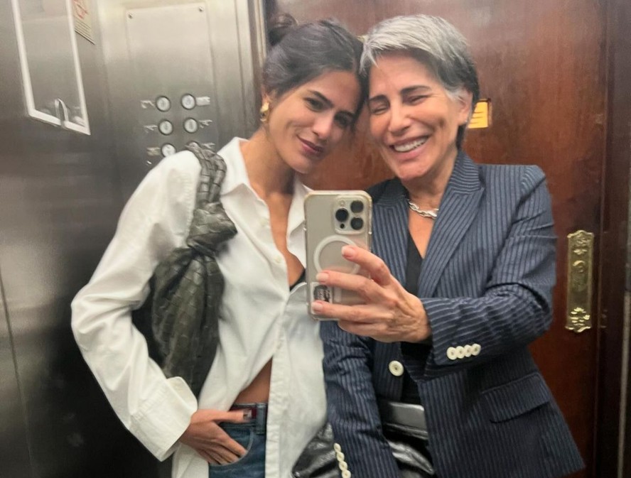 Gloria Pires exibe cliques ao lado da filha, Anttonia