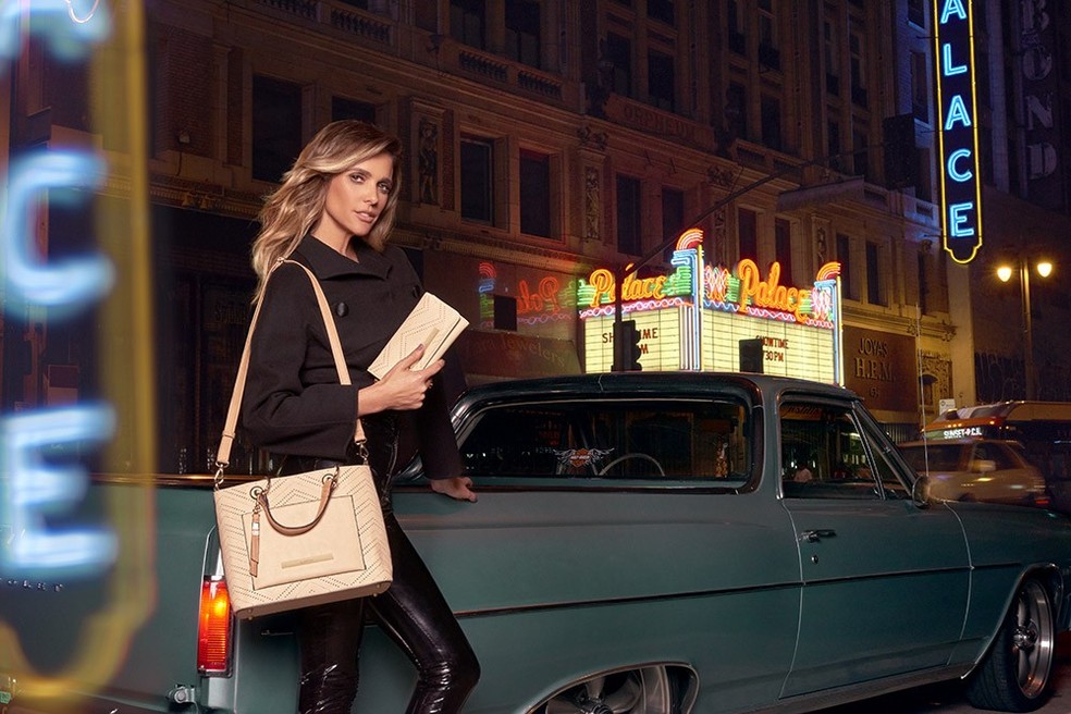 Fernanda Lima mostra sua porção modelo direto de Los Angeles