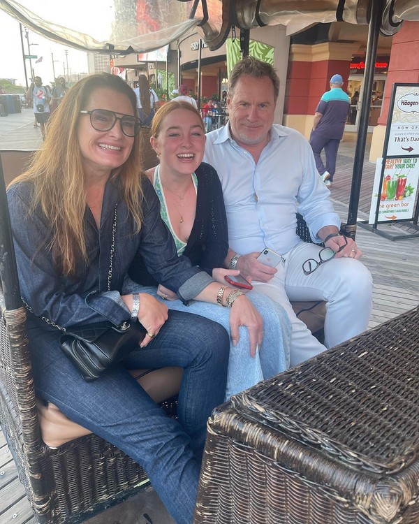 Brooke Shields celebra aniversário da filha mais velha: 'Você continua ...