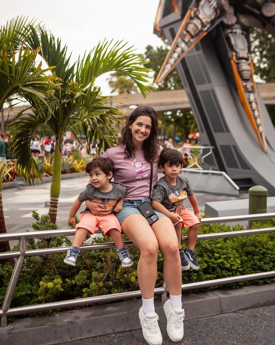 Duda Fournier vai para a Disney com Lucas Paquetá e os filhos ...