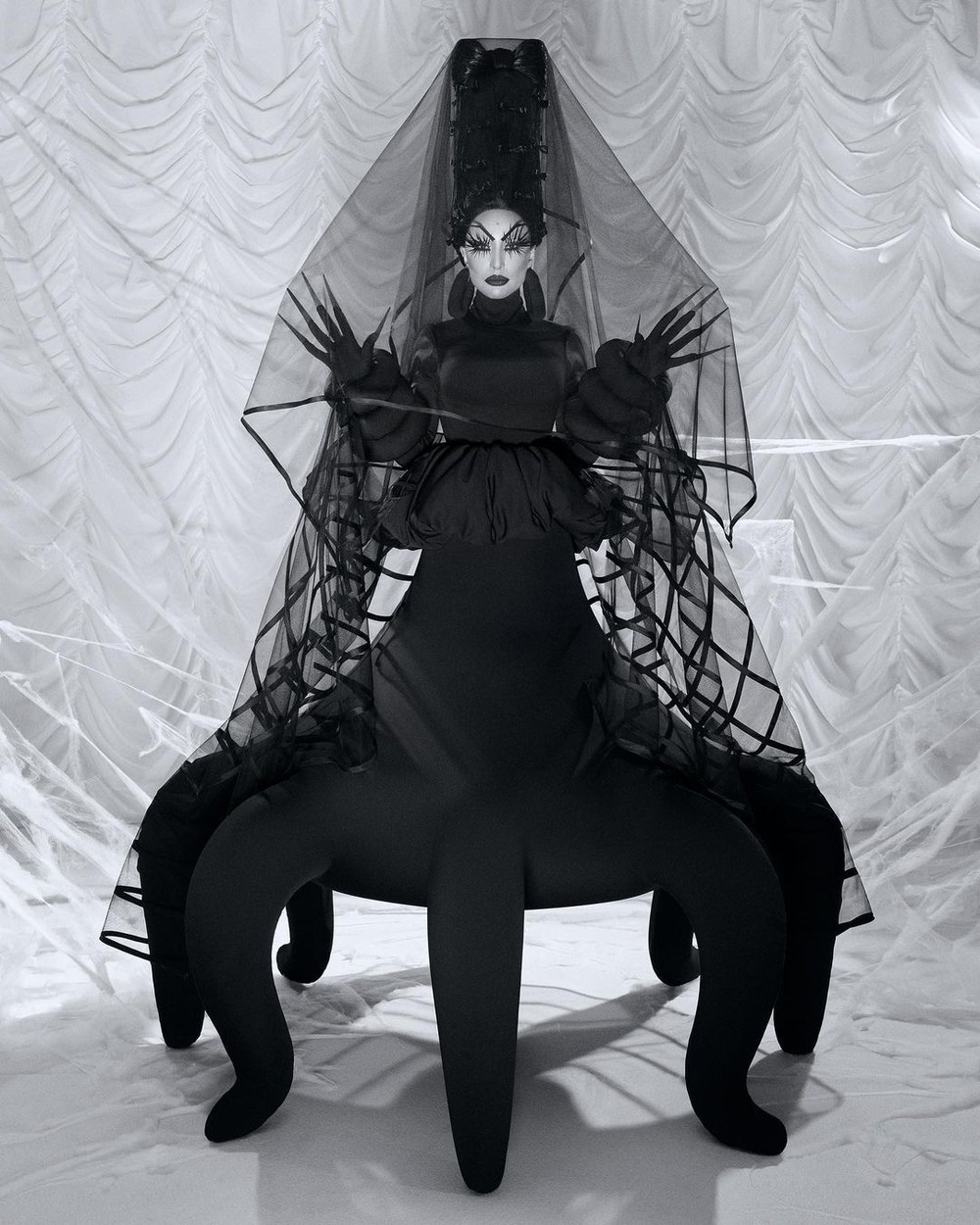 Sabrina Sato elege look arrebatador para festa de Halloween da Sephora