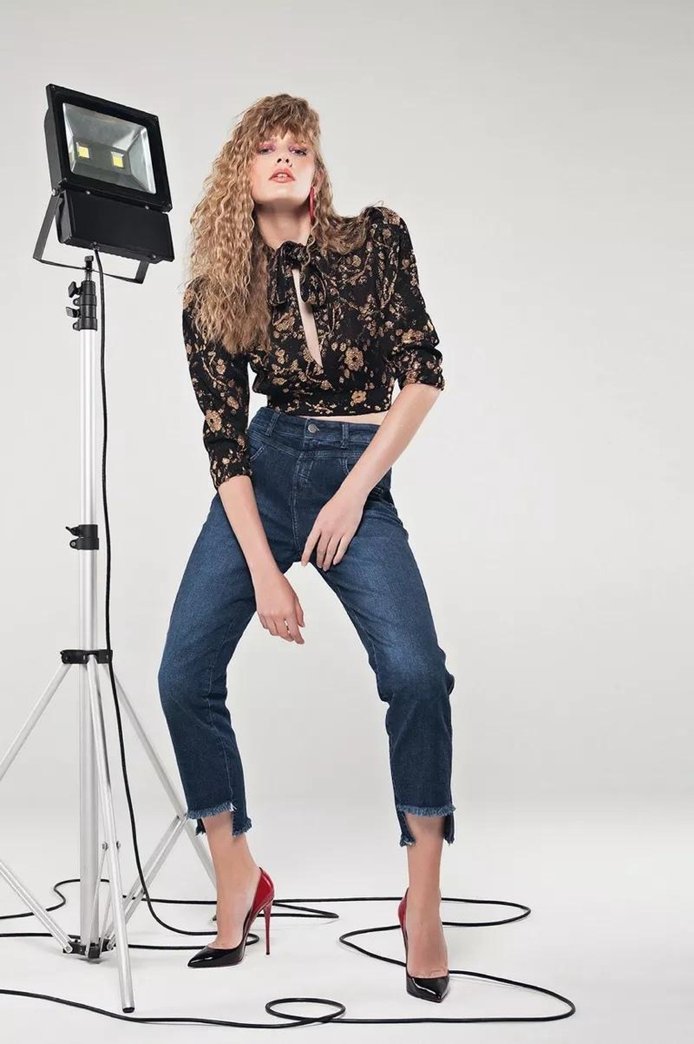 Jeans rasgado: peça hit dos anos 90 está de volta à moda