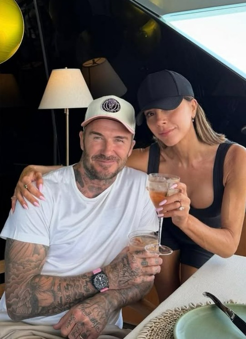 Victoria Beckham celebra a chegada dos 51 anos em barco luxuoso