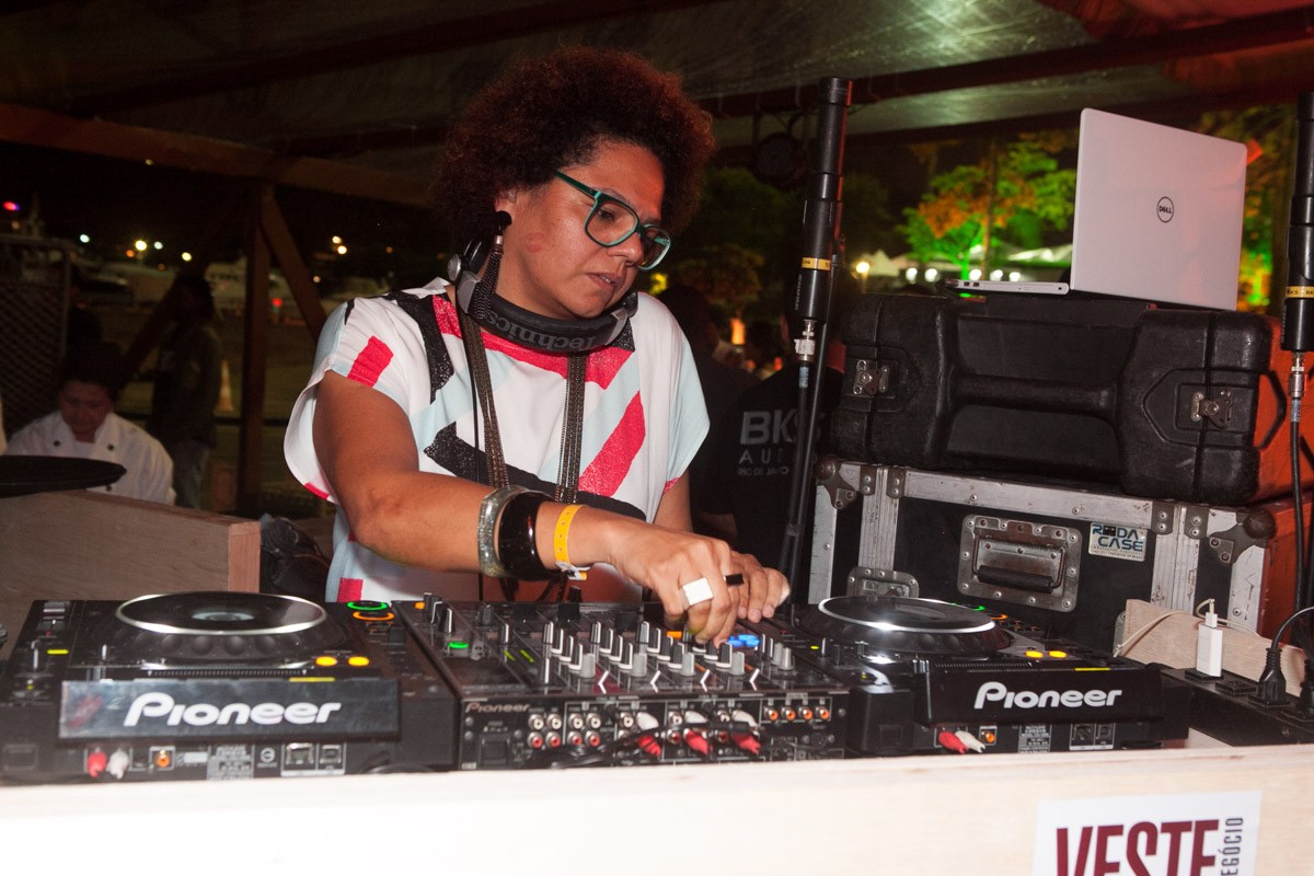 Dona Santa arma festa no Veste Rio