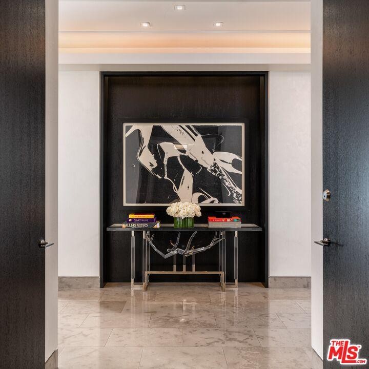 Ozzy e Sharon Osbourne colocam apartamento em LA à venda por R$ 23 ...