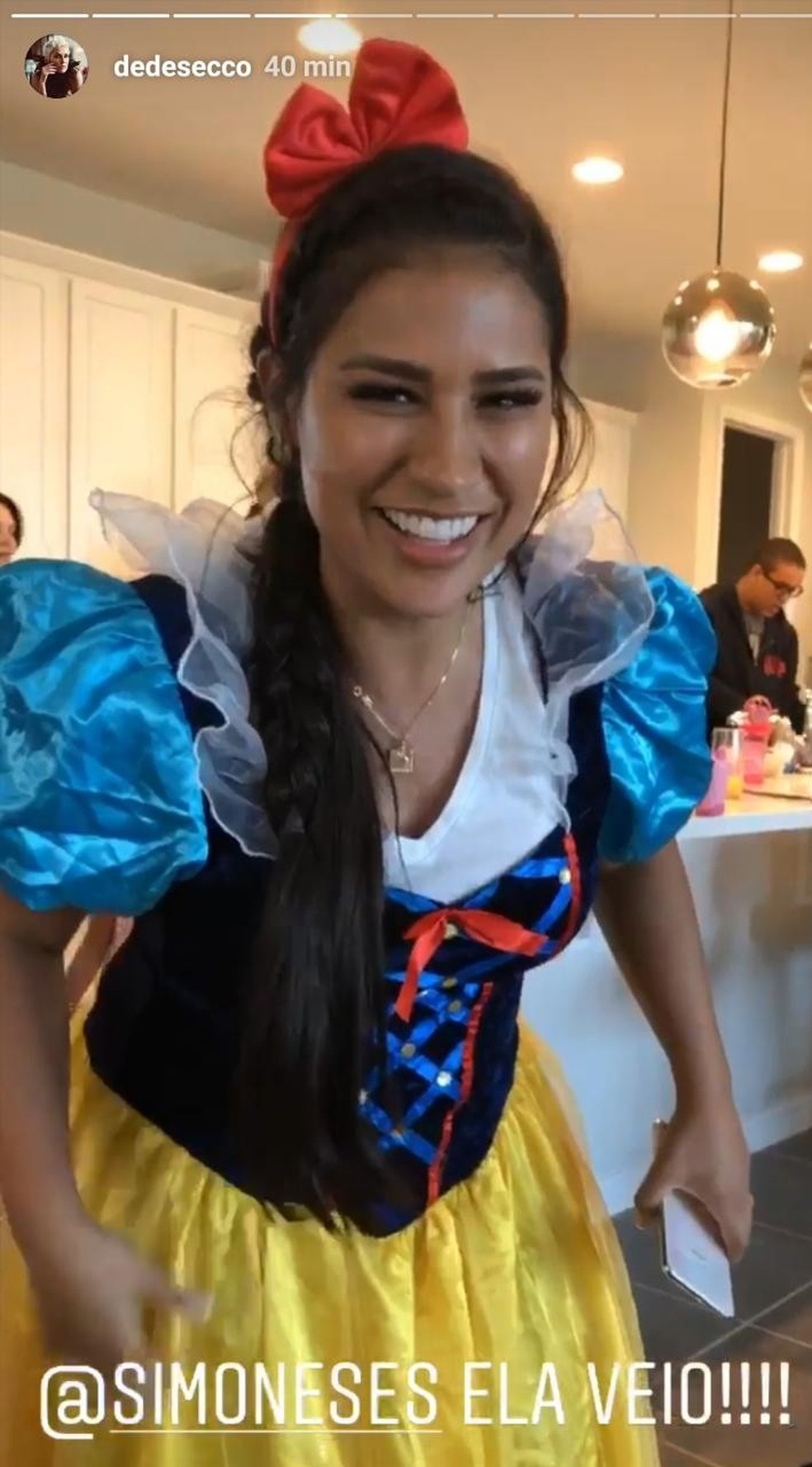 Deborah Secco faz story com Simone fantasiada de Branca de Neve: 'Ela ...