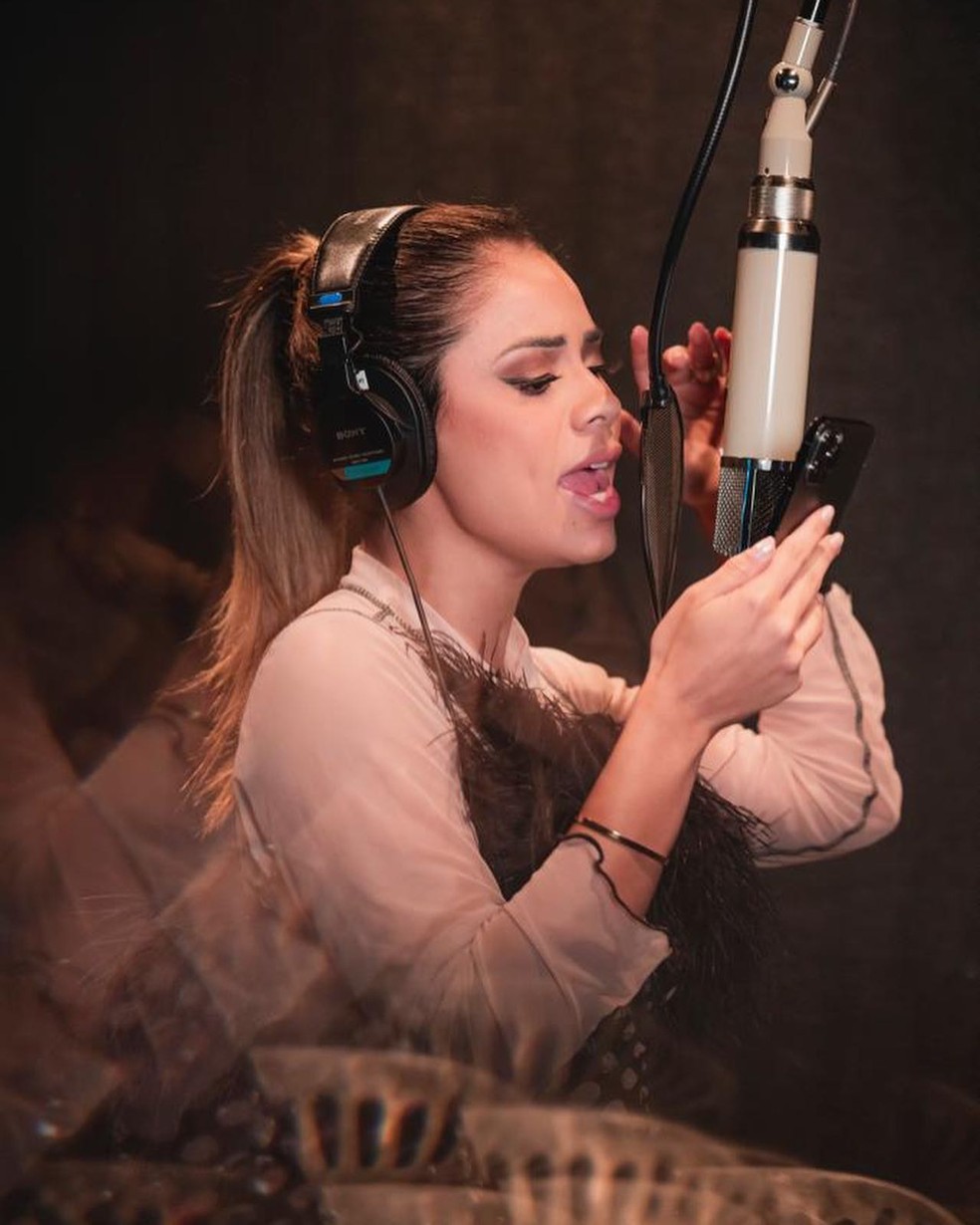 Lexa exibe registros de jantar luxuoso nos EUA