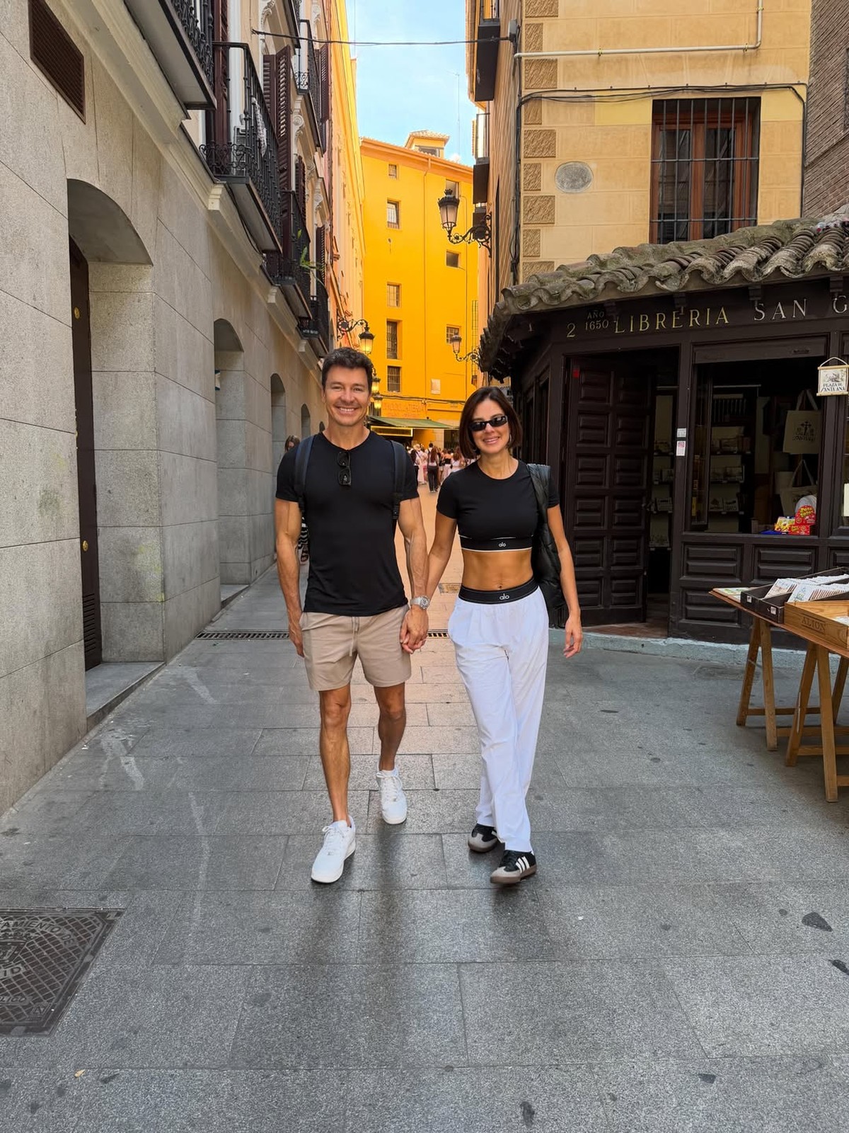 Vera Viel abre álbum de fotos de viagem com Rodrigo Faro a Madri