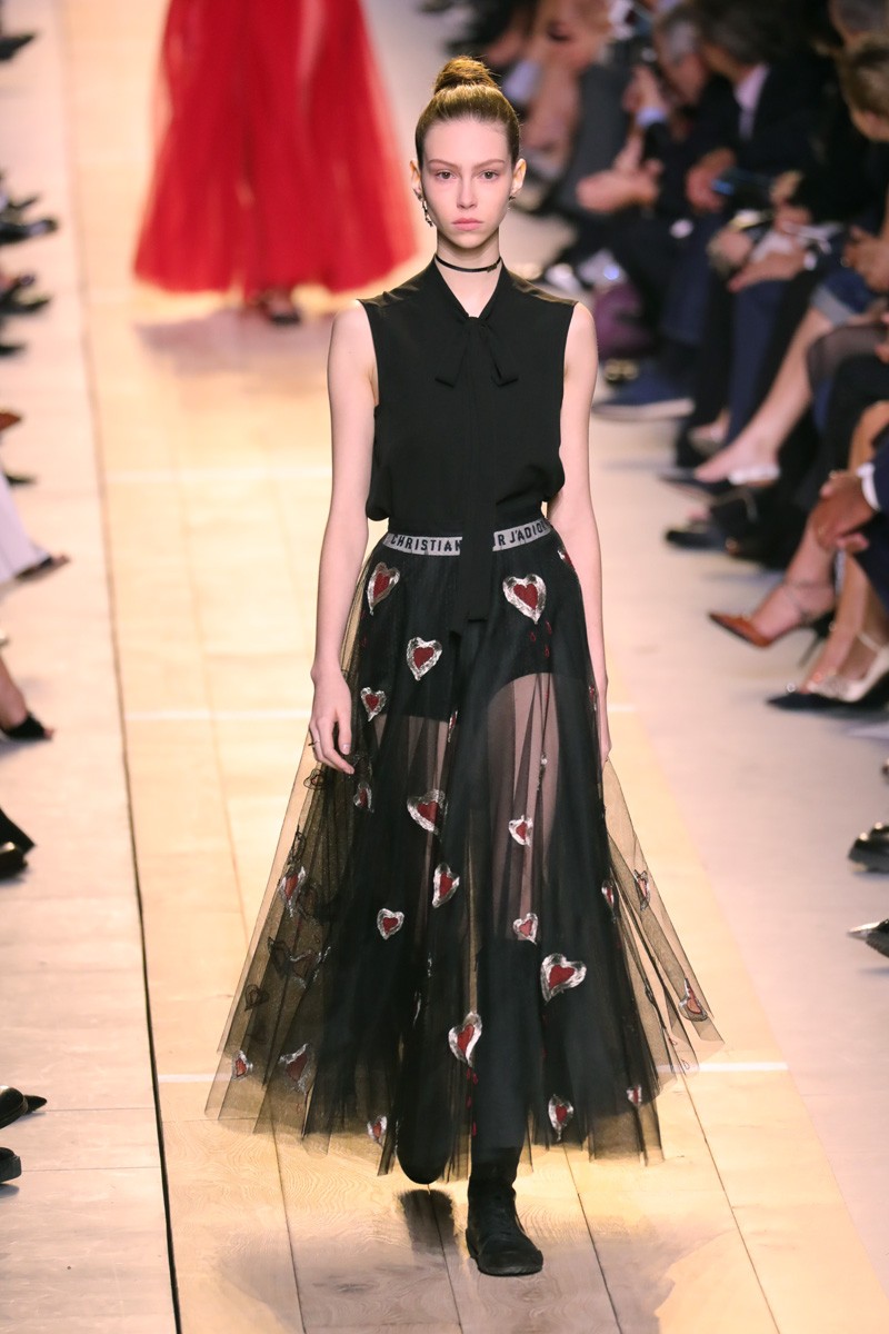 O desfile de estreia de Maria Grazia Chiuri na Christian Dior