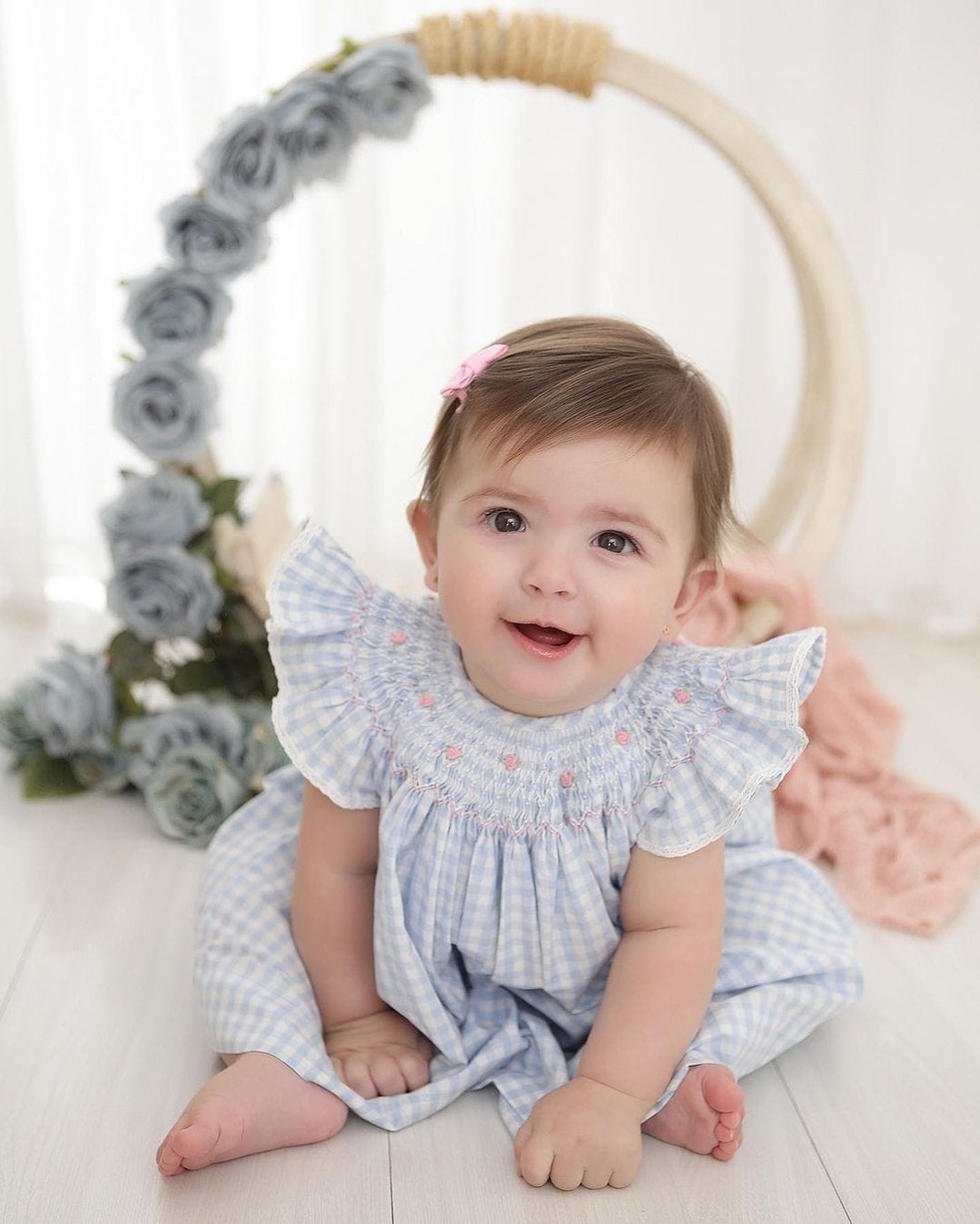 Filha de Bárbara Evans completa 7 meses de vida e encanta com ensaio fotográfico