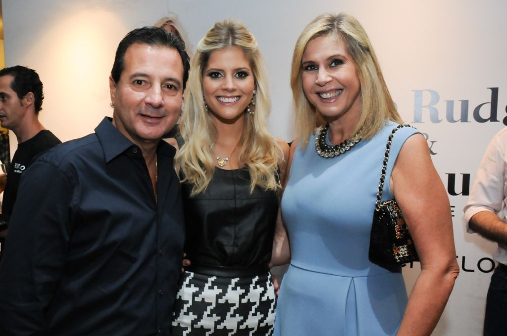 Lala Rudge recebe convidados para apresentar sua coleção para Riachuelo