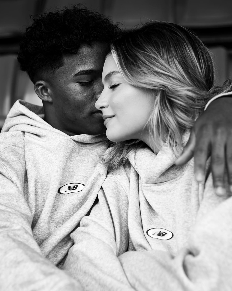 Endrick e Gabriely Miranda combinam looks em novo ensaio