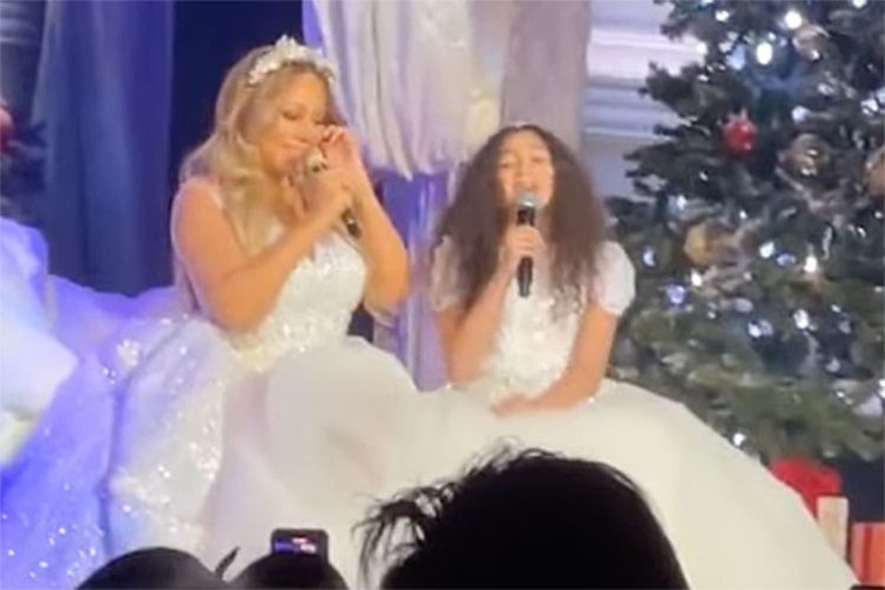 Mariah Carey divide palco para dueto com filha, Monroe; assista ao vídeo