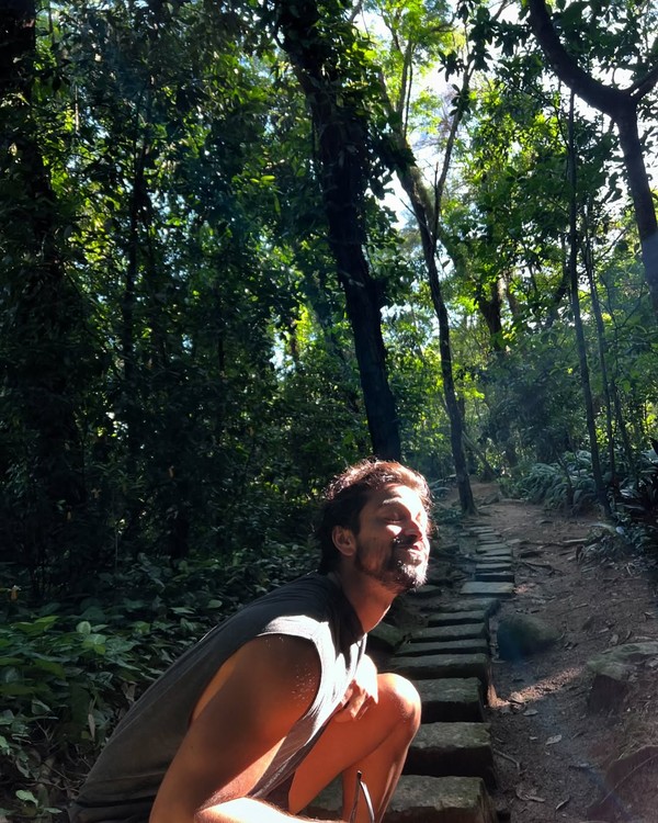 Rodrigo Simas encerra o mês com dump de fotos e arranca elogios dos ...