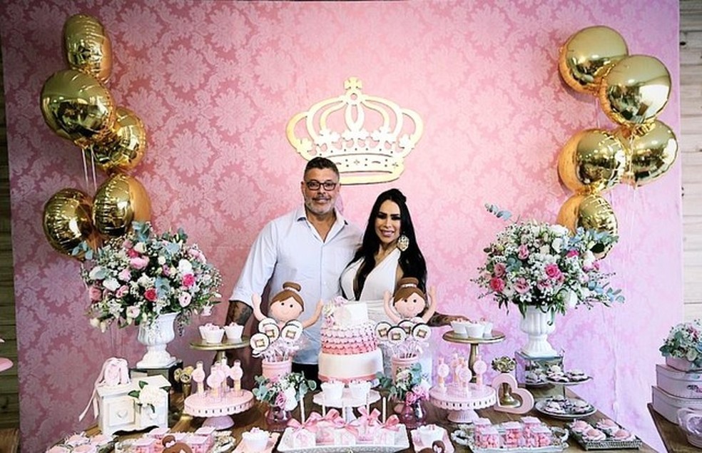 Alexandre Frota e Fabi Frota armam chá de bebê para Bella