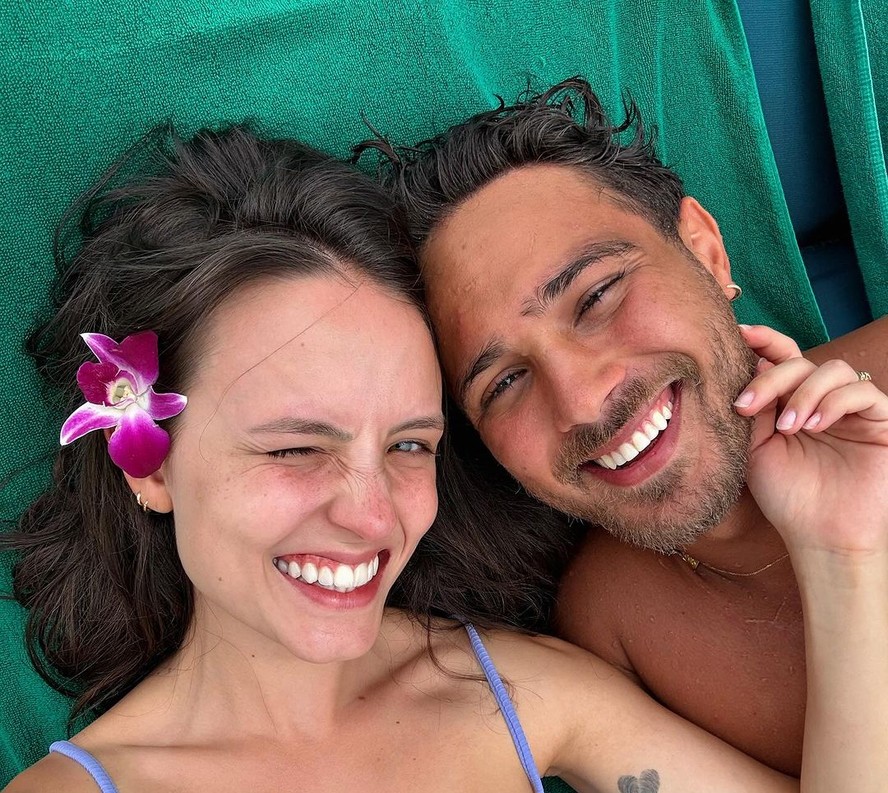 Após segundo pedido de casamento, Larissa Manoela e André Luiz Frambach curtem passeio em viagem ...