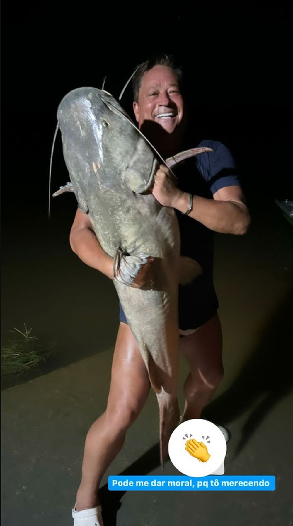 Leonardo pesca peixe do seu tamanho e comemora: 'Pode me dar moral ...