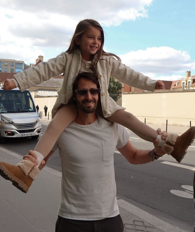 Kelly Piquet abre álbum de viagem a Paris