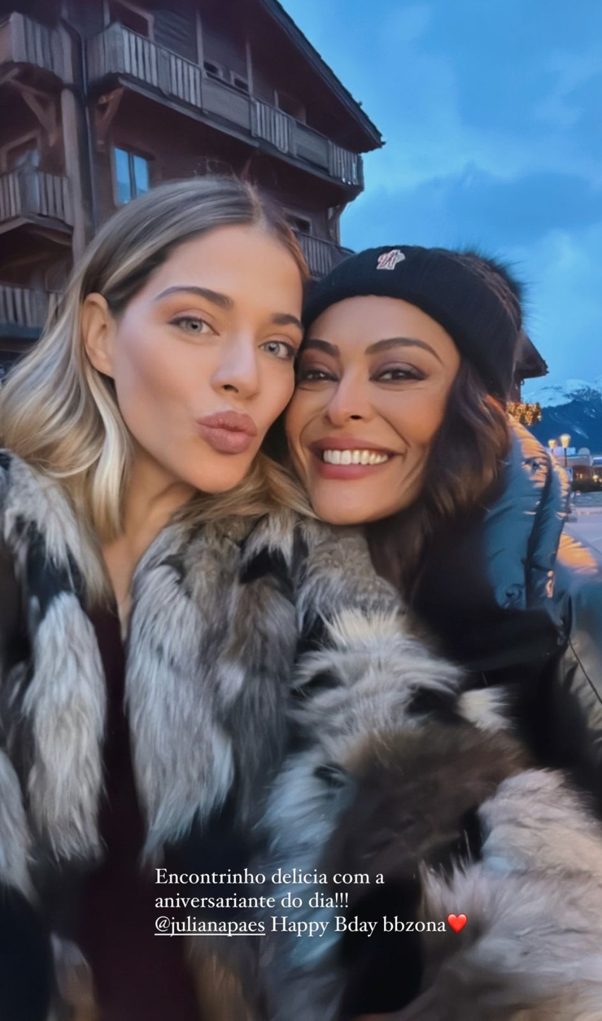 Luma Costa encontra Juliana Paes em aniversário da atriz