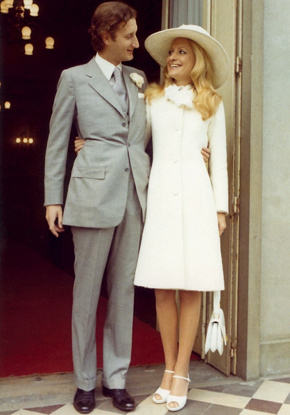 O livro da baronne: Silvia Amélia de Waldner comemora seus 40 anos de ...