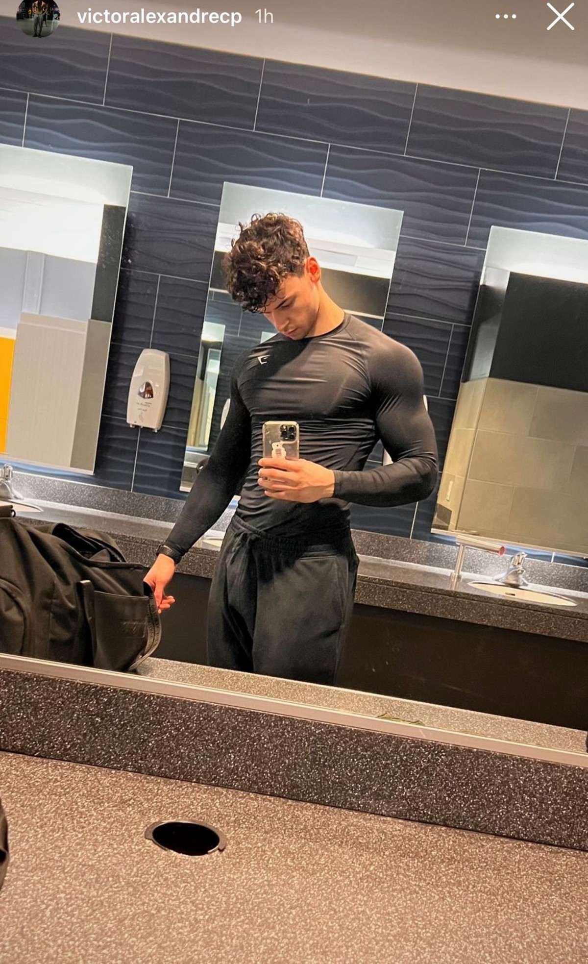 Victor Alexandre exibe mais um dia de treino nos EUA