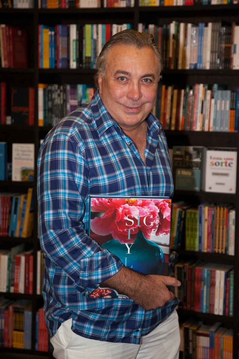 Noite de autógrafos: Sig Bergamin recebe convidados em São Paulo