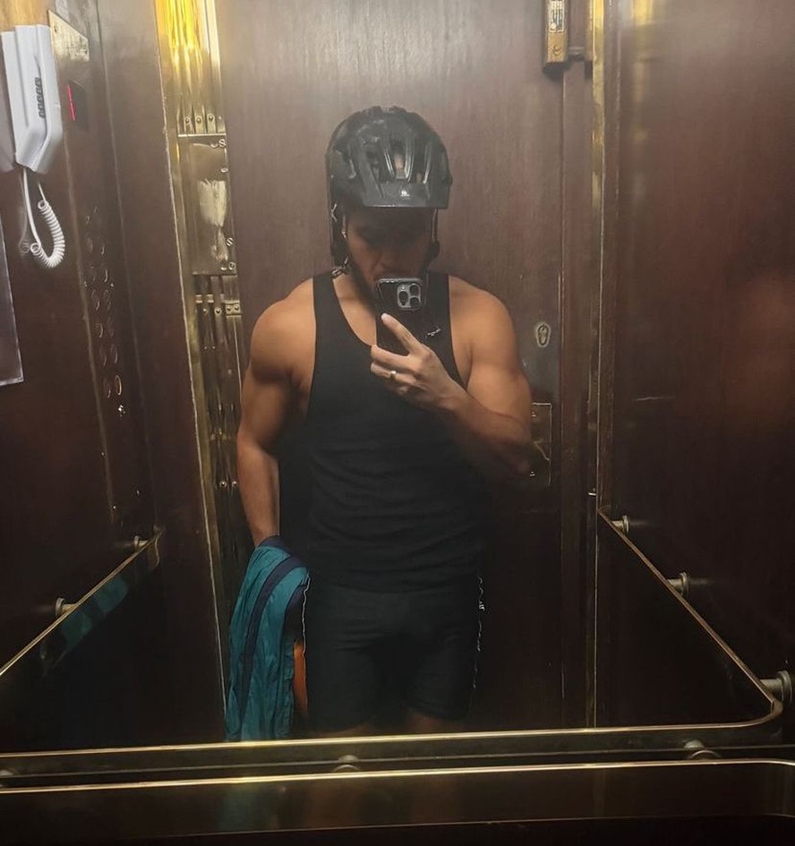 Francisco Gil impressiona com físico musculoso ao posar em frente ao ...