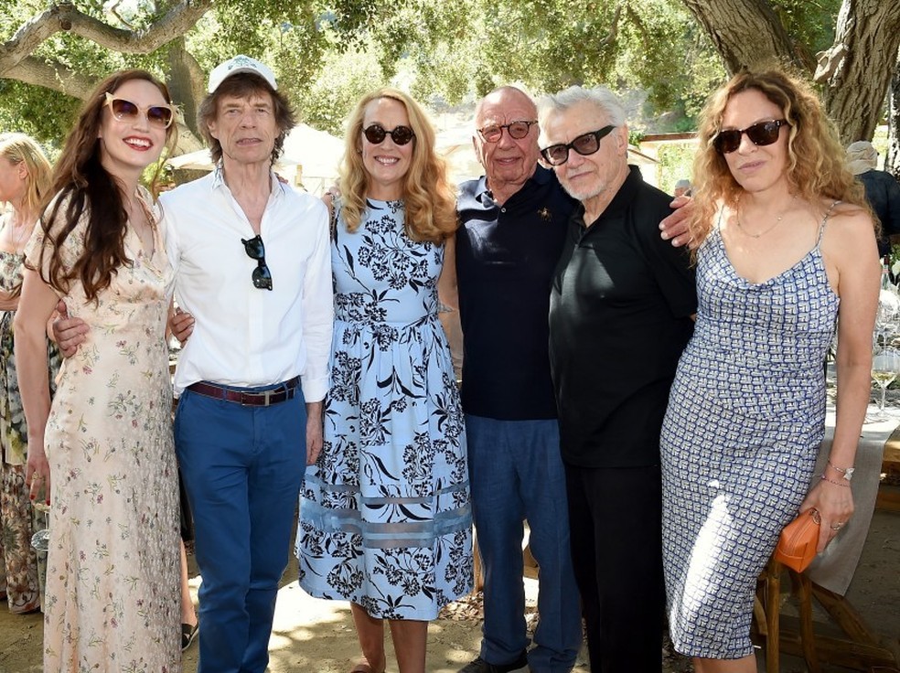 Rupert Murdoch, Jerry Hall e Mick Jagger se reúnem em celebração