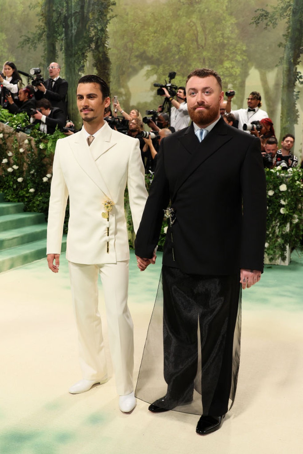 Casais chegam juntos ao tapete vermelho do MET Gala 2024