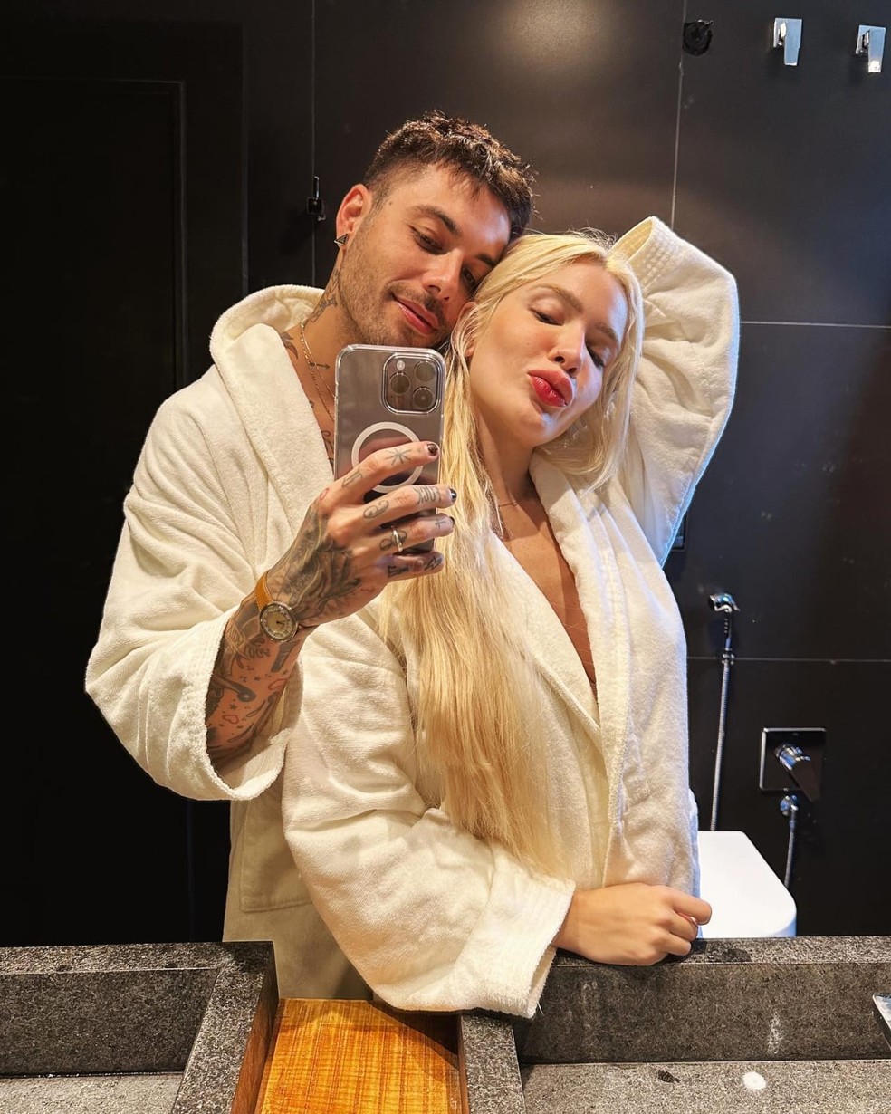 Karoline Lima celebra os 27 anos ao lado da filha e de Gui Araujo