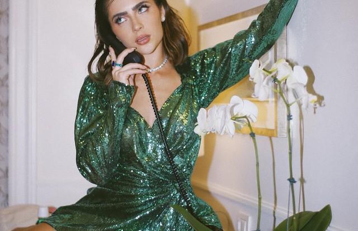 Jade Picon para a web com dress glow all green