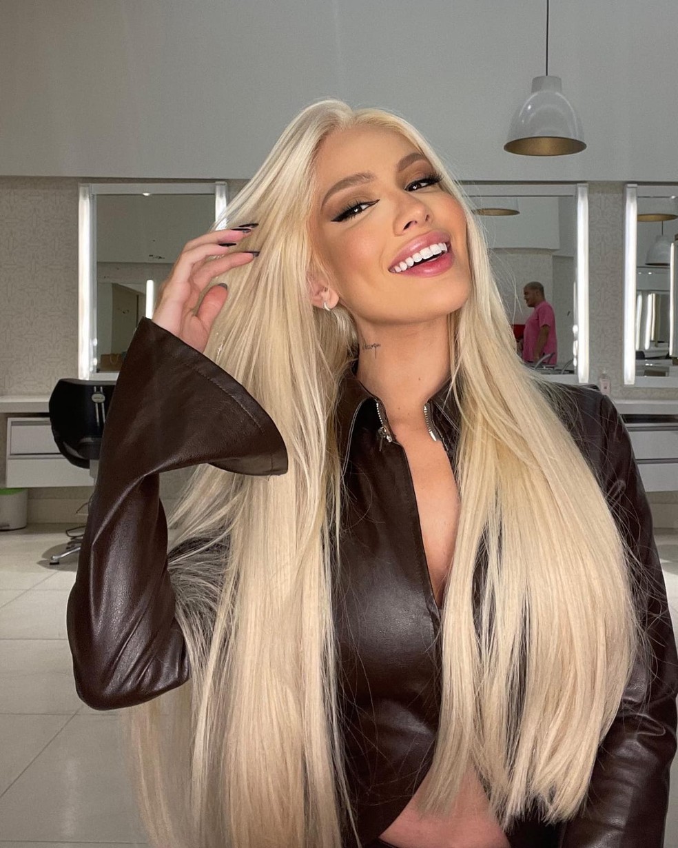 Karoline Lima dá repaginada no visual e encanta a web