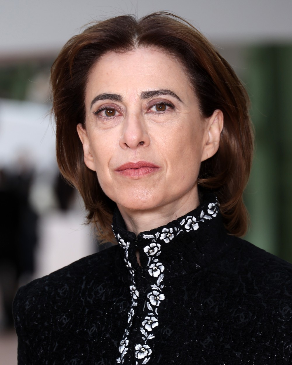 Fernanda Torres comparece a desfile da semana de alta-costura em Paris