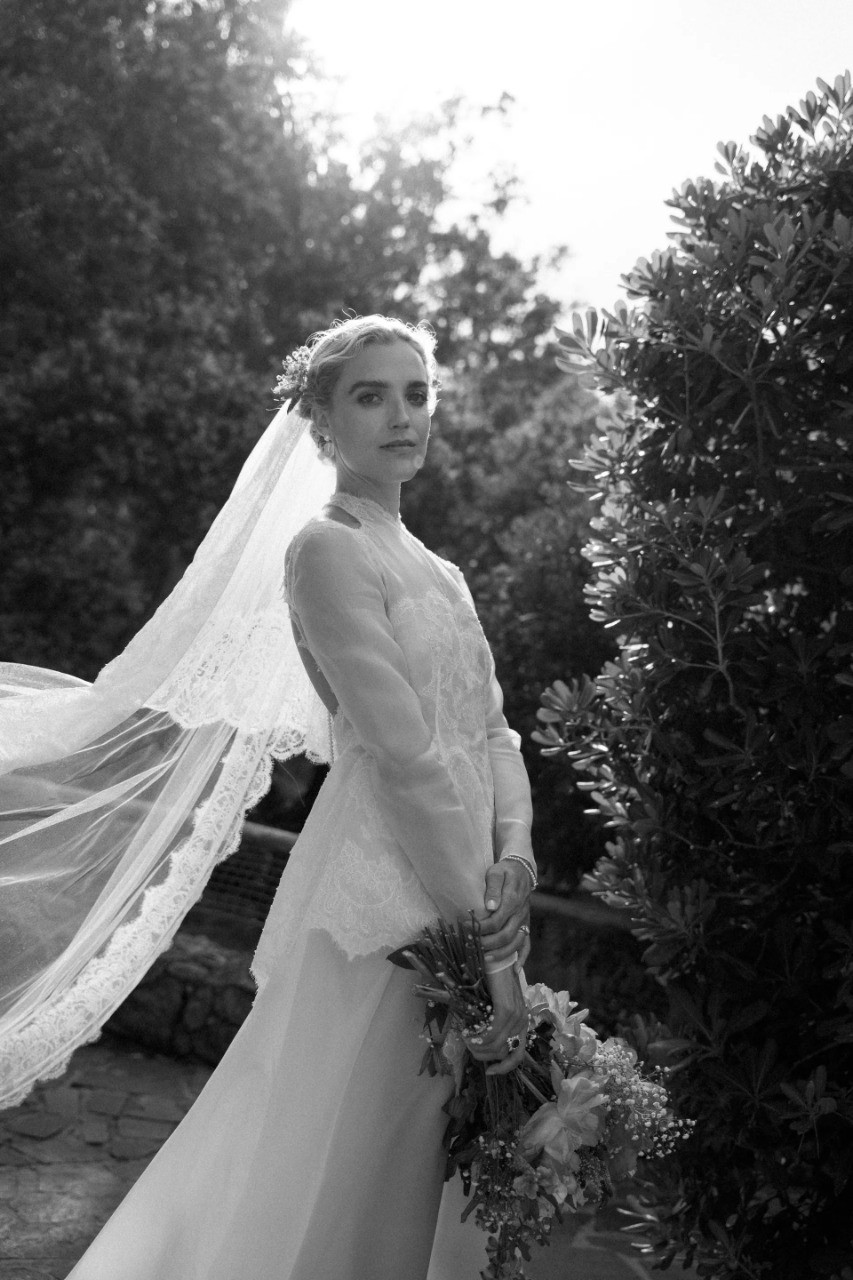 Essa noiva desenhou seu próprio vestido para seu “casamento nas nuvens ...