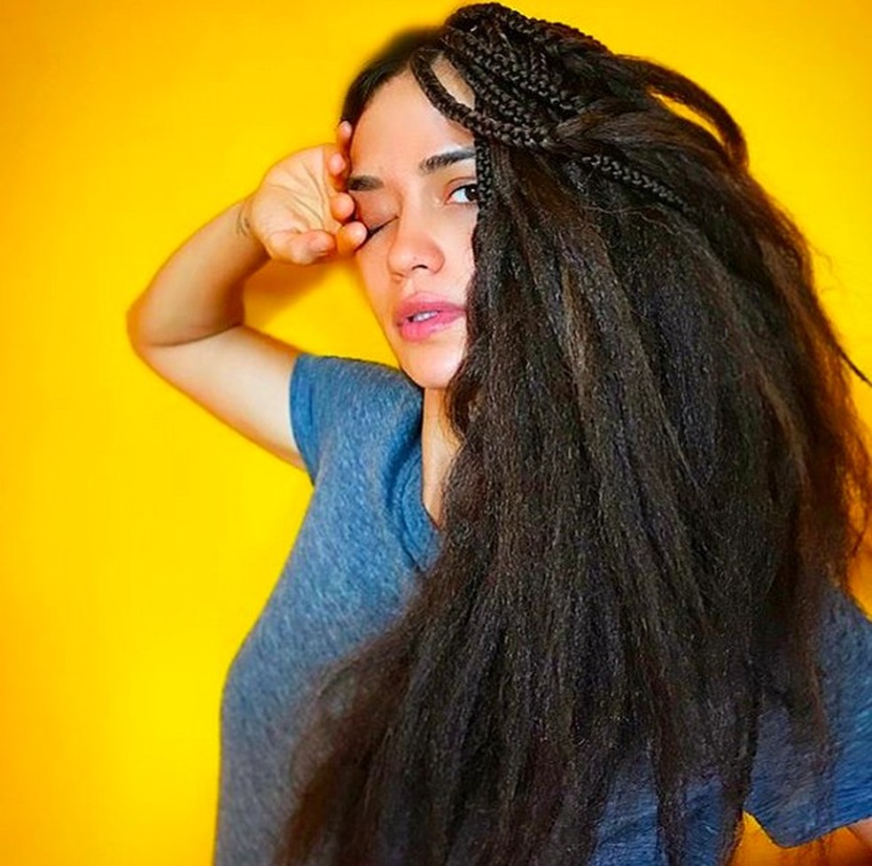 O new look ousado de Nanda Costa