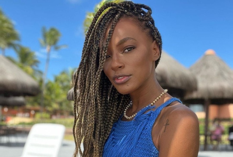 Pathy Dejesus esbanja beleza ao renovar o bronze em Porto de Galinhas