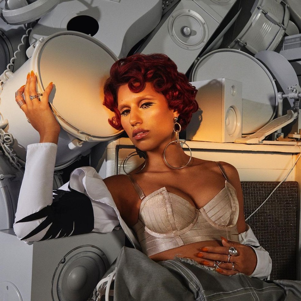 Conheça Raye, artista britânica que faz música do seu próprio jeito