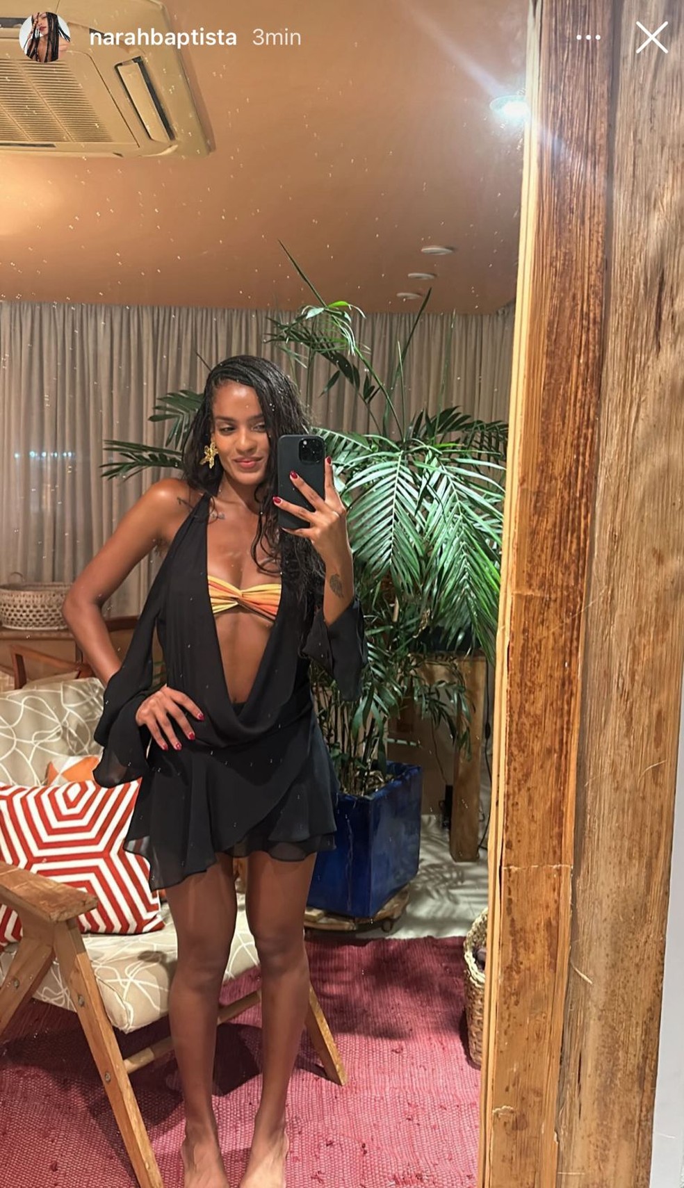 Narah Baptista exibe look eleito para curtir noitada carioca