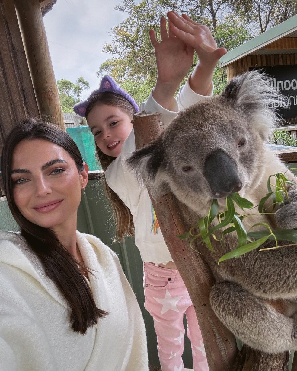 Kelly Piquet abre álbum de viagem para a Austrália com a filha e Max ...