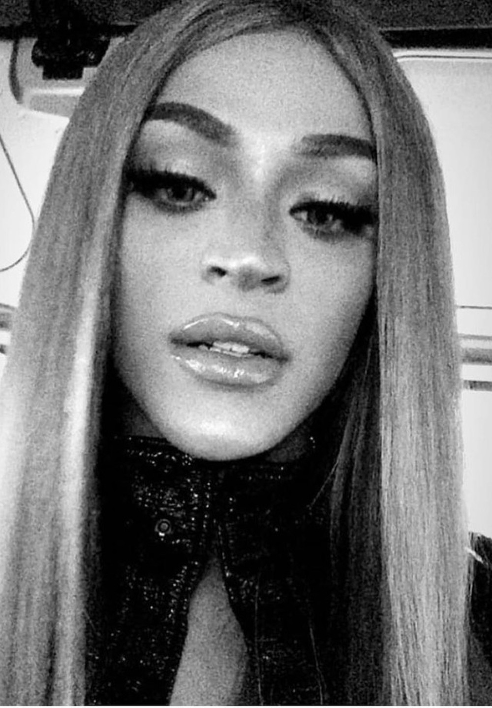 Pabllo Vittar faz selfie e fãs percebem semelhança inusitada com Beyoncé