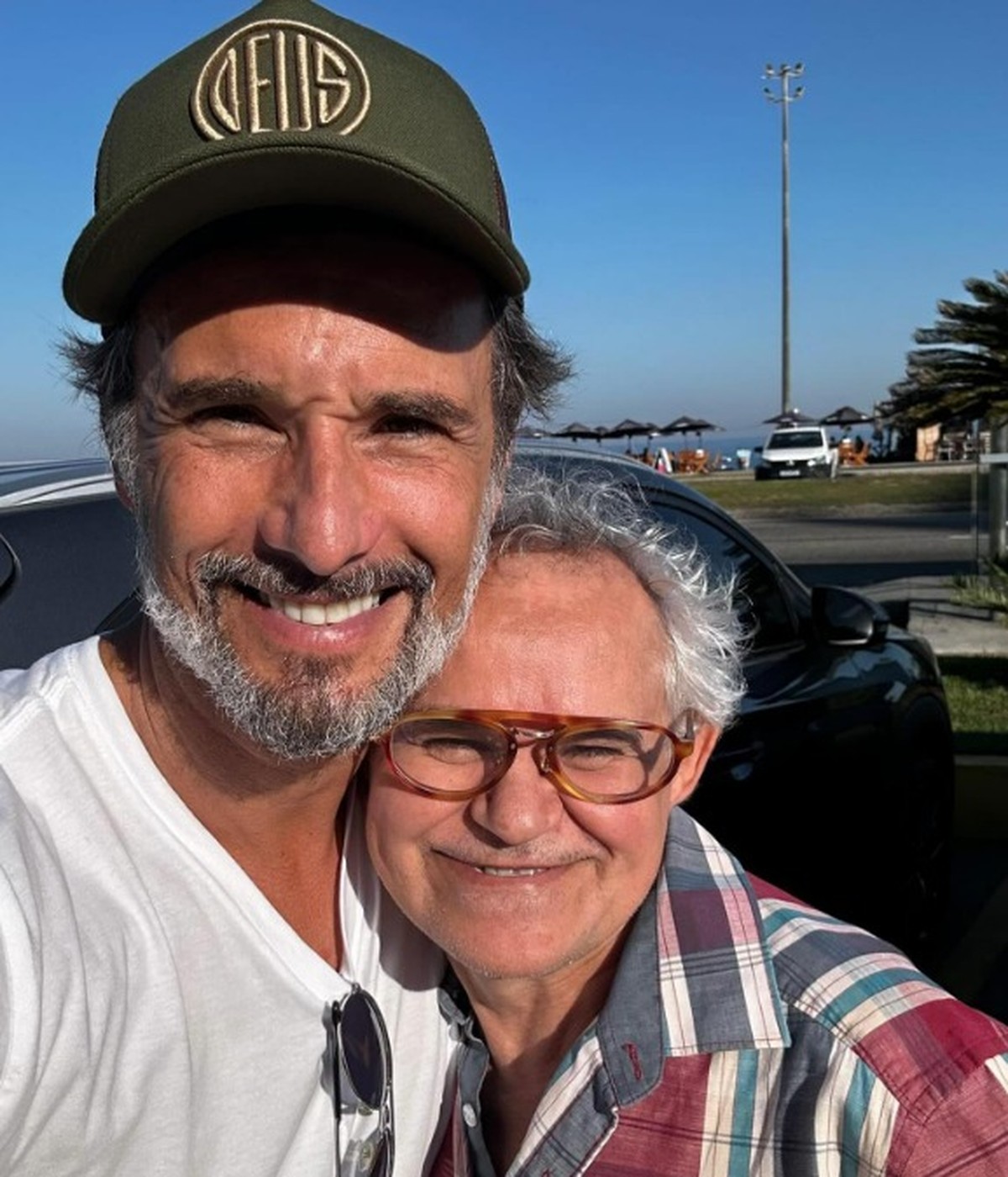 Gero Camilo posa com Rodrigo Santoro no Dia do Cinema Brasileiro