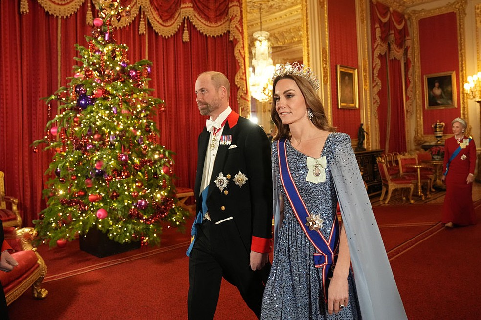 Ao lado de William, Kate Middleton brilha com sua maior tiara em ...