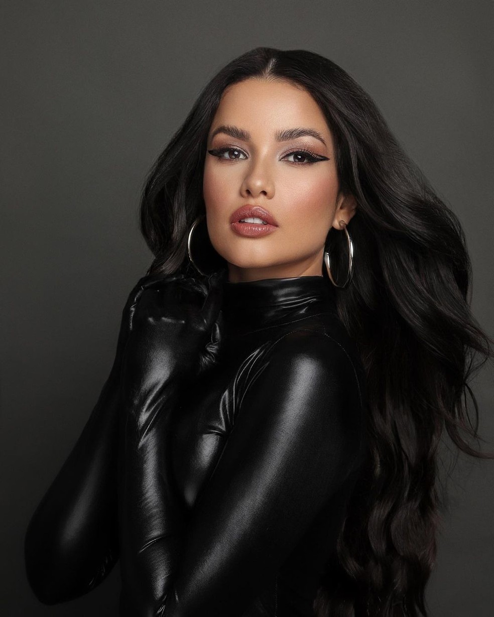 Juliette para a web com ensaio estonteante