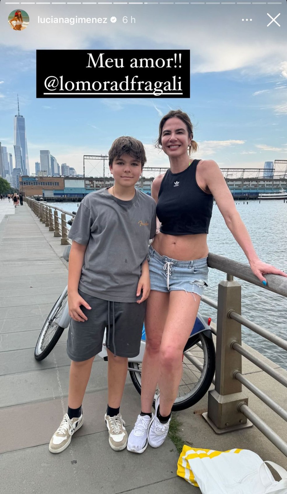 Luciana Gimenez posta clique ao lado dos filhos, Lorenzo e Lucas