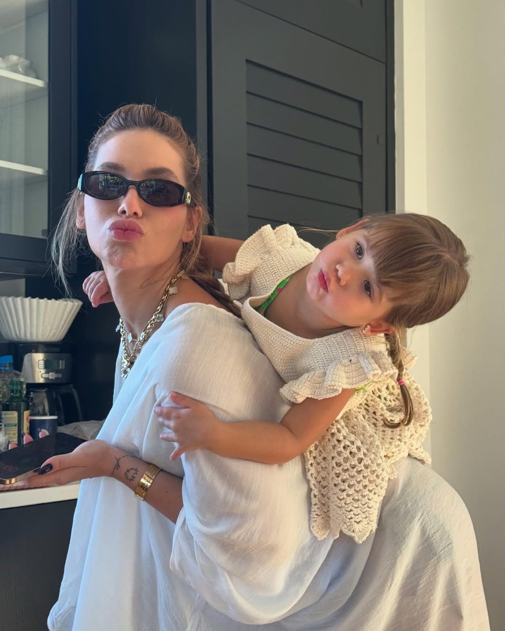 Virgínia Fonseca posa com Zé Felipe e celebra viagem para Bahamas ...